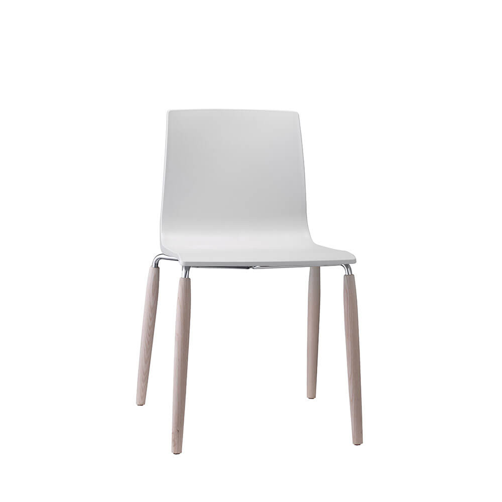 Scab Natural Alice chair with wooden legs and technopolymer seat